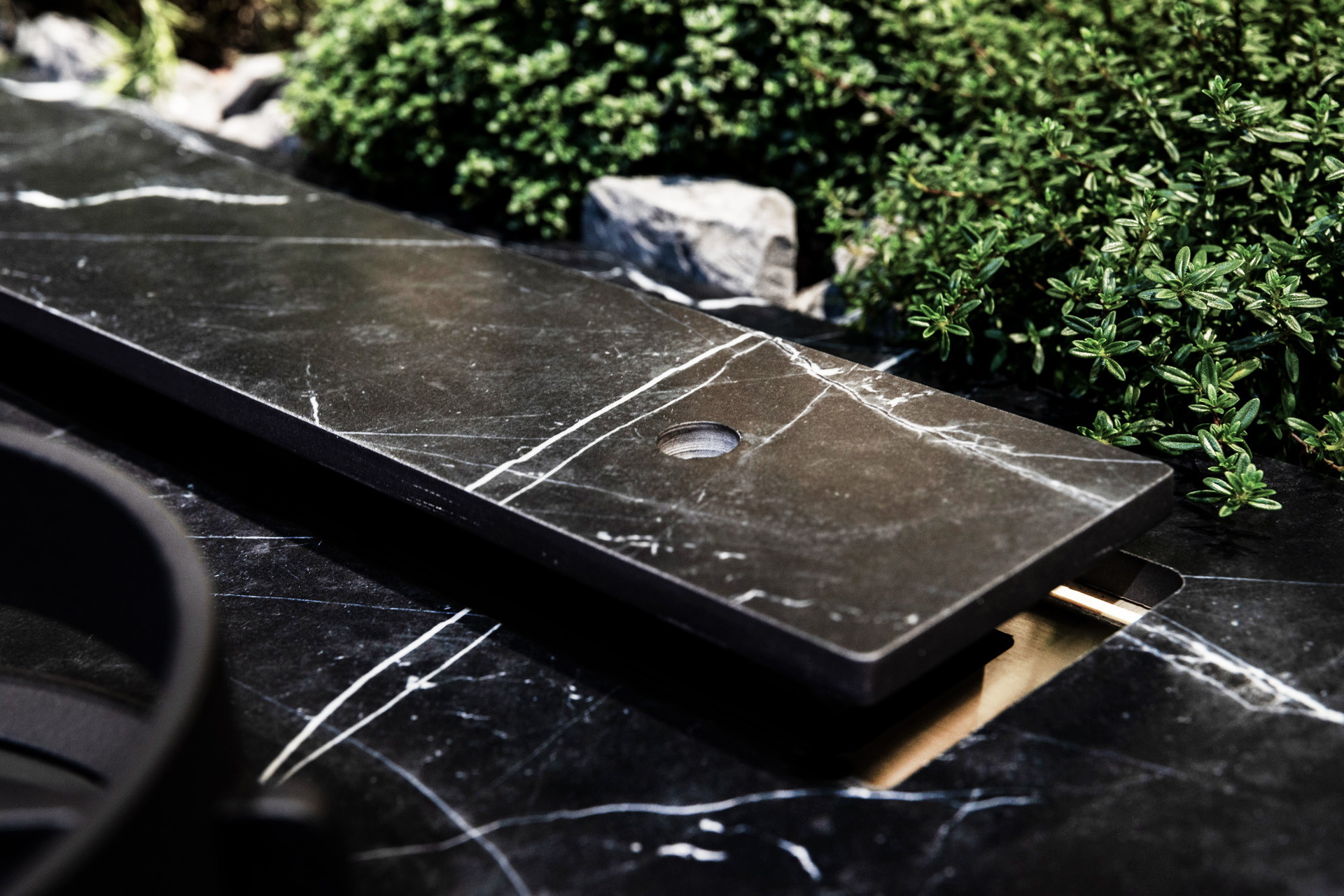 Concealed pop-up extractor fan