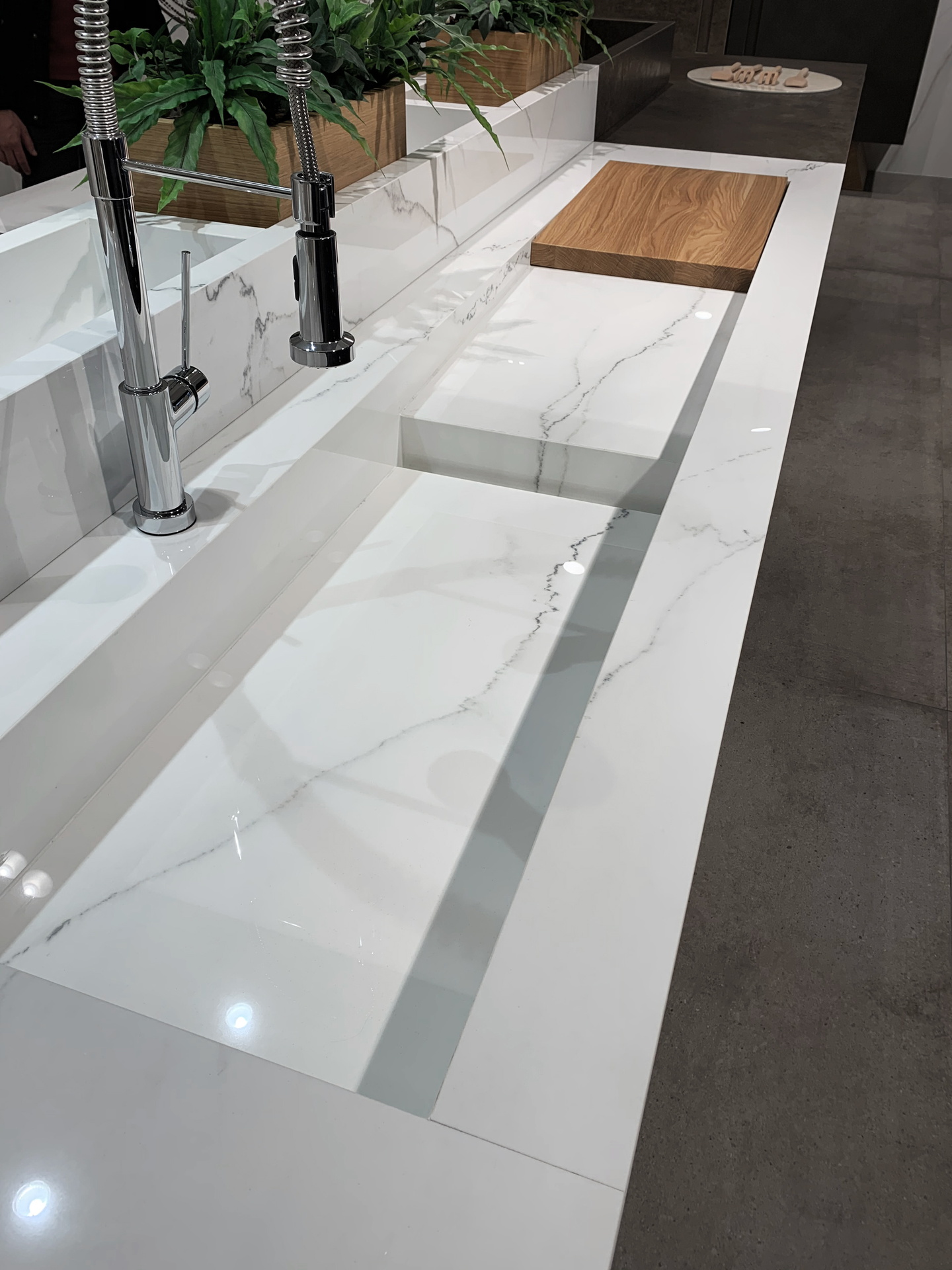 custom countertop w/integrated sink & drainer