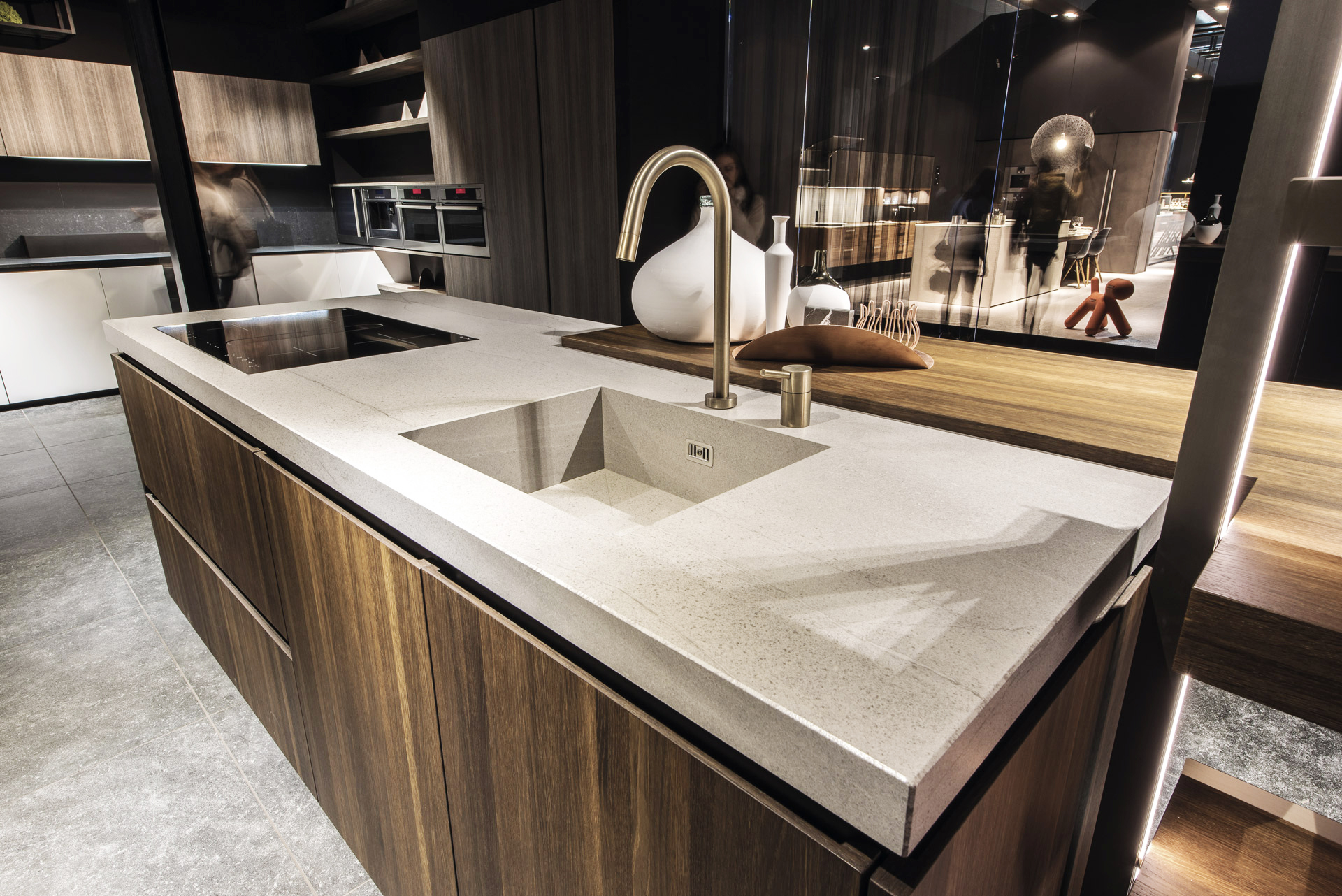 Island w/integrated sink & hob