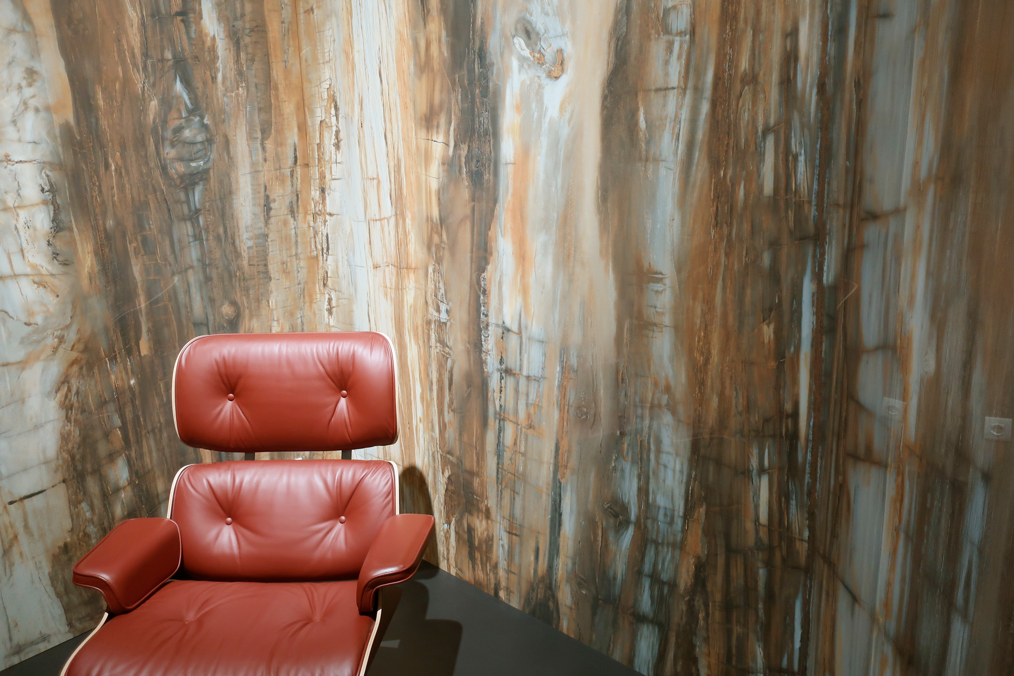 Introducing Royal Stone. A new marble-effect porcelain tile from Italy.